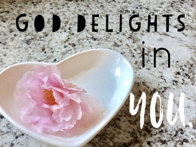 A Devotion to Help Kids Understand God's Love - ELIZABETH LAING THOMPSON